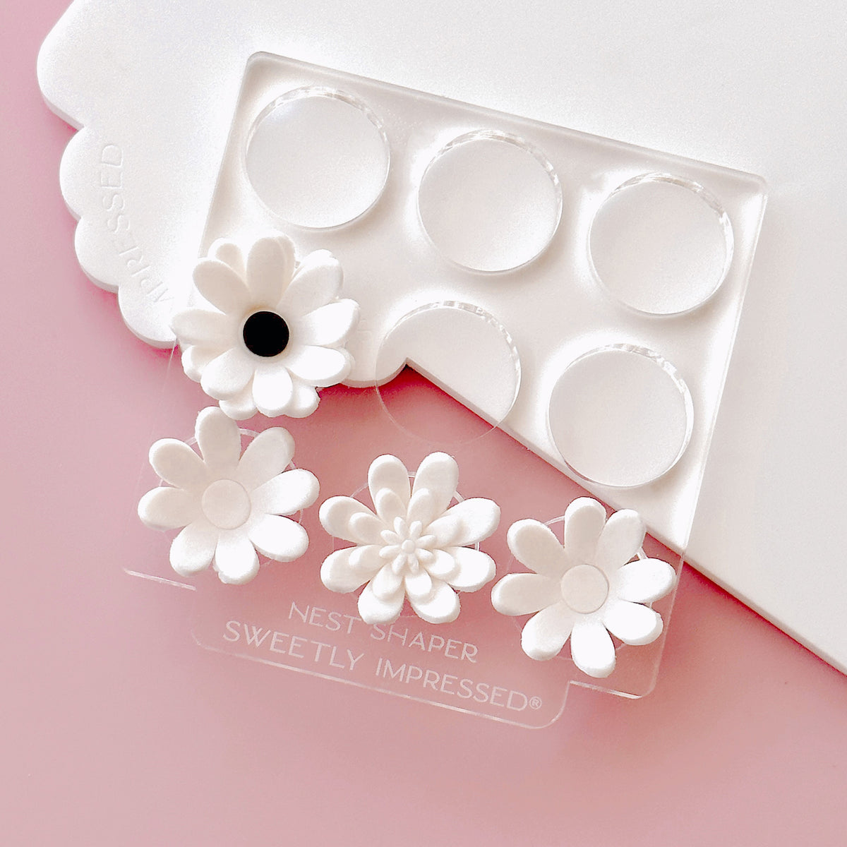 FONDANT SHAPER - MEDIUM 9 HOLES (2.5CM HOLES) – Sweetly Impressed