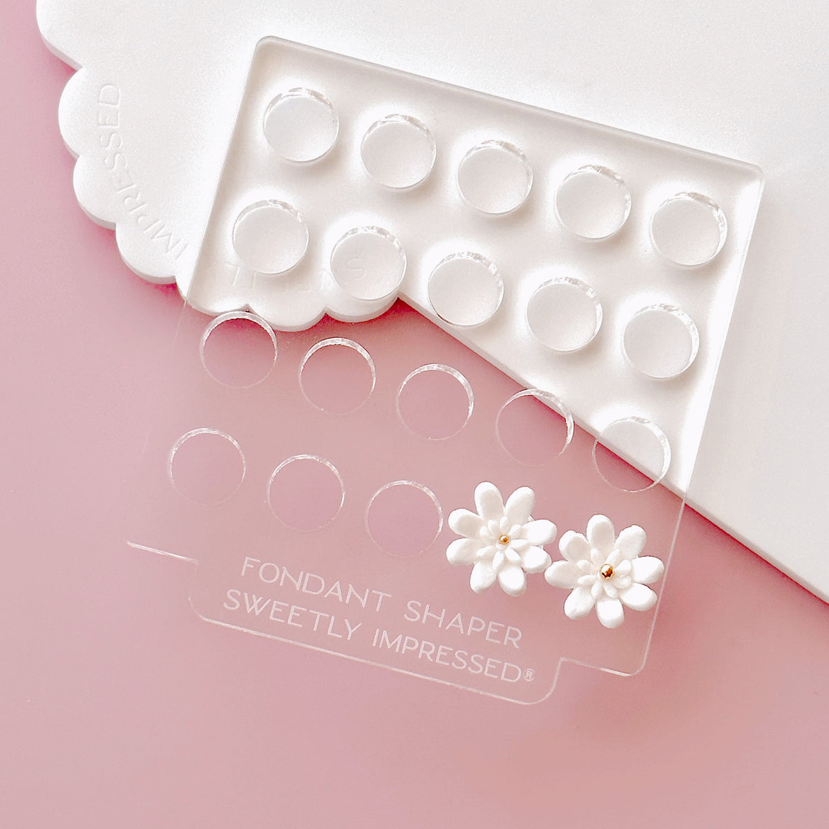 FONDANT SHAPER - SMALL 20 HOLES (1.5CM HOLES) – Sweetly Impressed